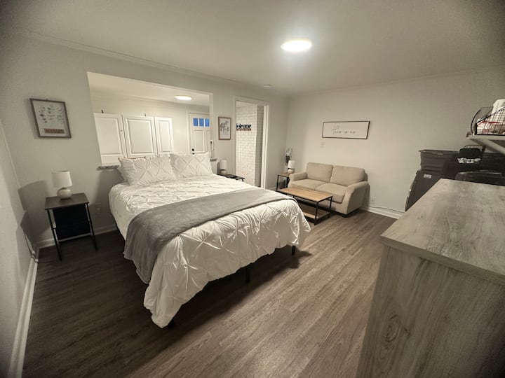 Chacha’s Suite Downtown Holly Springs - Cary, NC