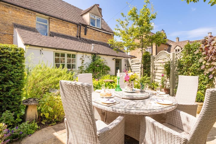 Bourton-on-the-water Holiday - Pear Tree Cottage - Bourton-on-the-Water