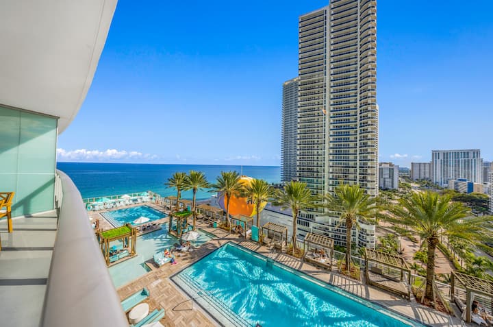 Hollywood Beach • Oceanfront 1br • Balcony & Pool - Hallandale Beach, FL