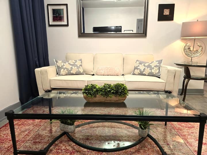 Modern 2br-central Area With Great Dining Options - Chicago, IL