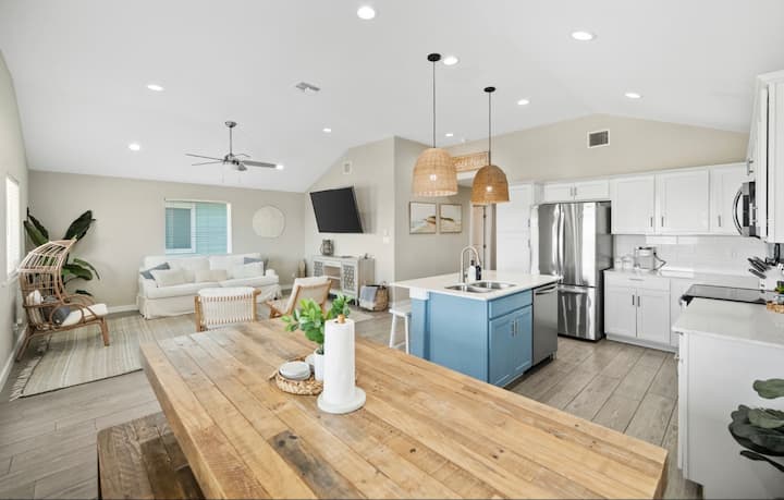 New Blue Lagoon: Luxury4br-private Pool +Bay Views - Port Aransas, TX