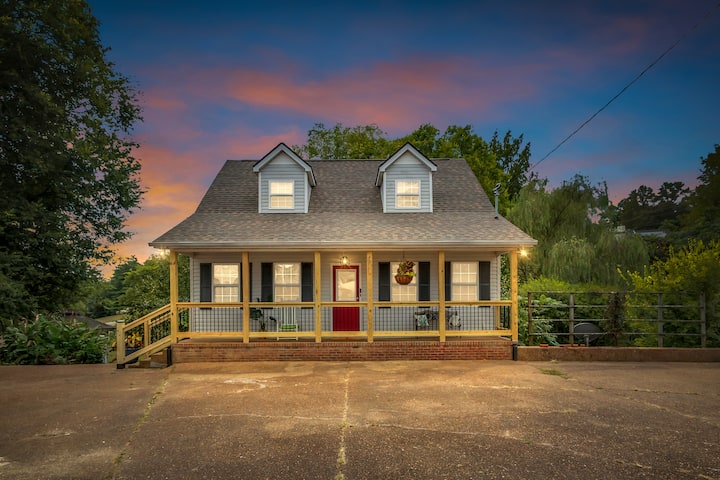 Spacious Private House With Large Porch & Driveway - Columbia, TN