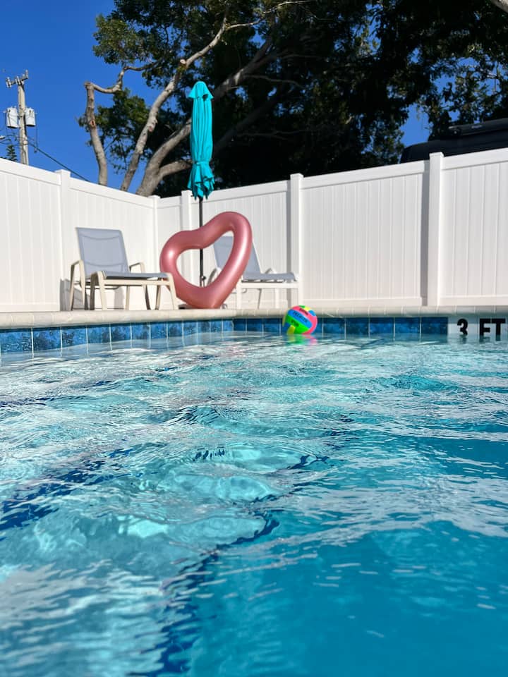 Jazzy Studio Fab Pool Minutes To Siesta Key! - Sarasota, FL