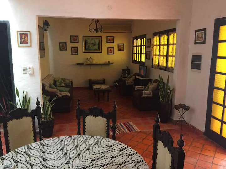 Agradable Casa Con Piscina, En En El Centro. - Paraguay