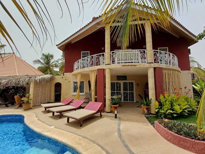 Superbe Villa Avec Piscine En Bord De Mer à Saly - Sénégal