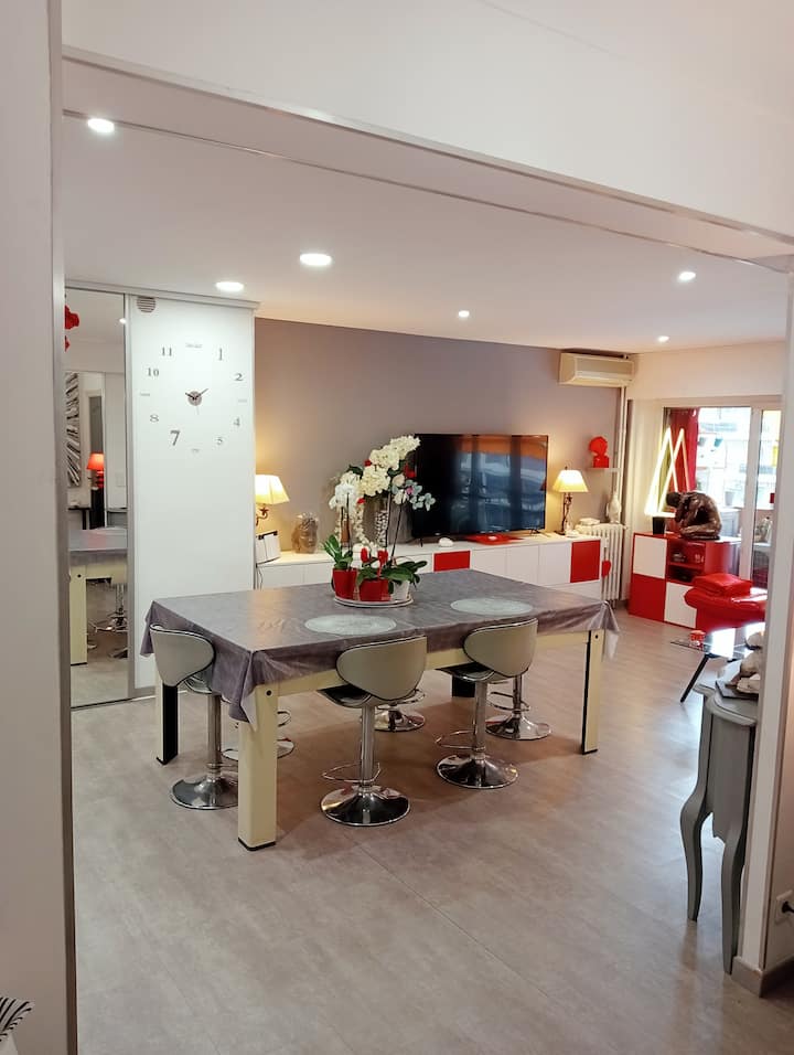 Grand 2 Pièces
(Salon Climatisé) 400 M Plage - Roquebrune-Cap-Martin