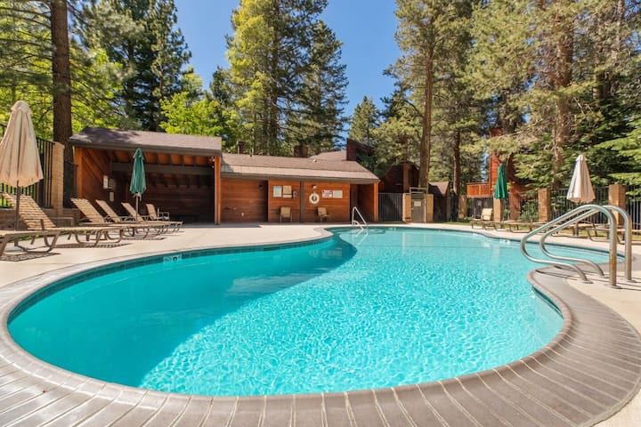 Alpine Spa Retreat Near Mammoth Mtn & Village - Mammoth Lakes, CA