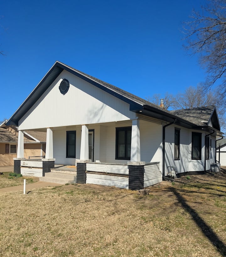 Comfortable 3 Bed Home, Close To Downtown. #Iron - Salina, KS