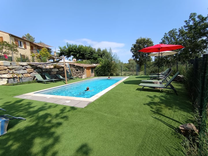 Villa "Farnaïres"
Gîte 3*
12 Pers.piscine Chauffée - Largentière