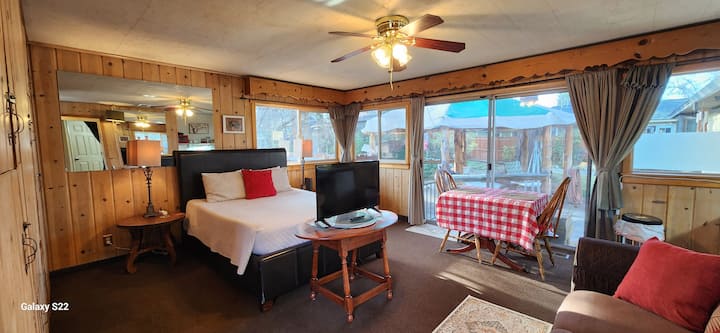 6th Street Slumber - Large Sunny Suite - Bend, OR