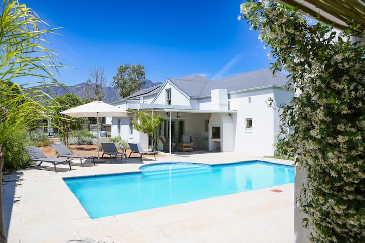 Largest One Bed Apartment/private Pool In The Hoek - Franschhoek