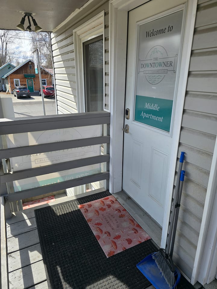 Downtowner Middle Floor Two-bedroom Apartment - Fairbanks, AK
