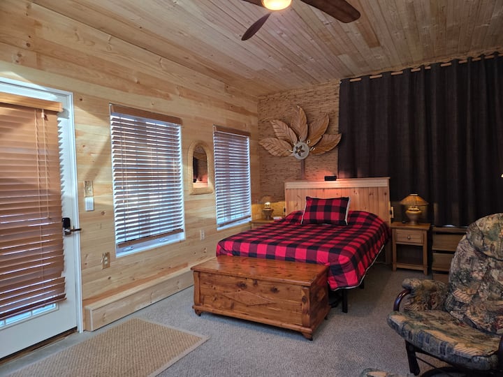 Comfy Waterfront Observatory Retreat W/fireplace - Pembroke, NH