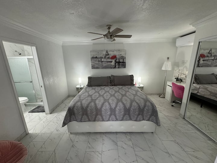 New Private Suite 10 Mins Strip - Las Vegas, NV