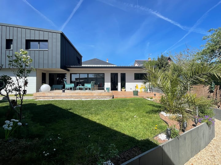 Maison Chaleureuse Avec Piscine Chauffée - Savenay