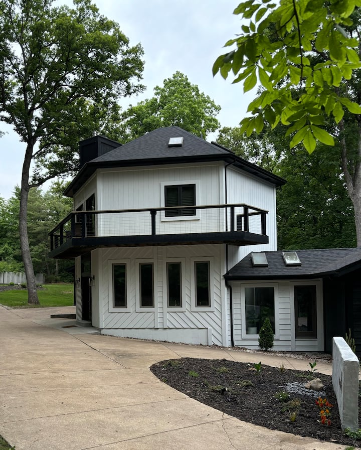 Modern In-law Quarters With Private Entrance! - O'Fallon, MO