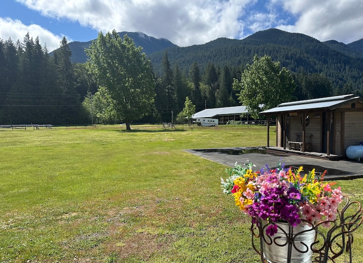Farmhouse By The River - Packwood, WA