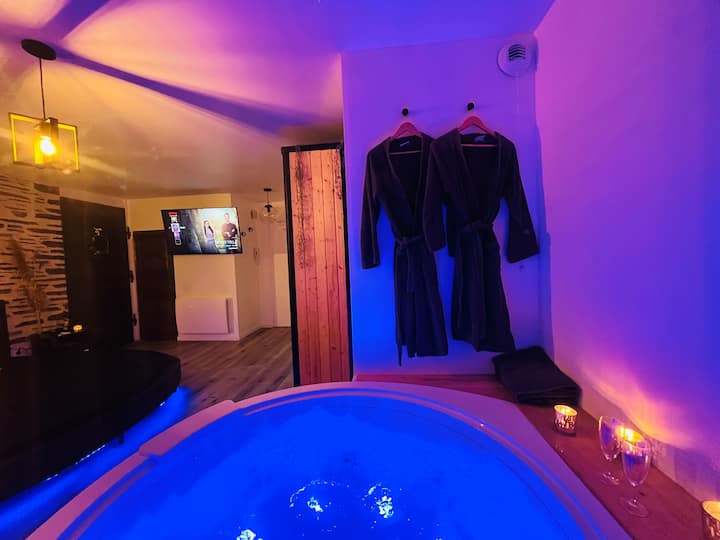 Luxury Love Suite : Spa Privatif Et Terrasse - Angers