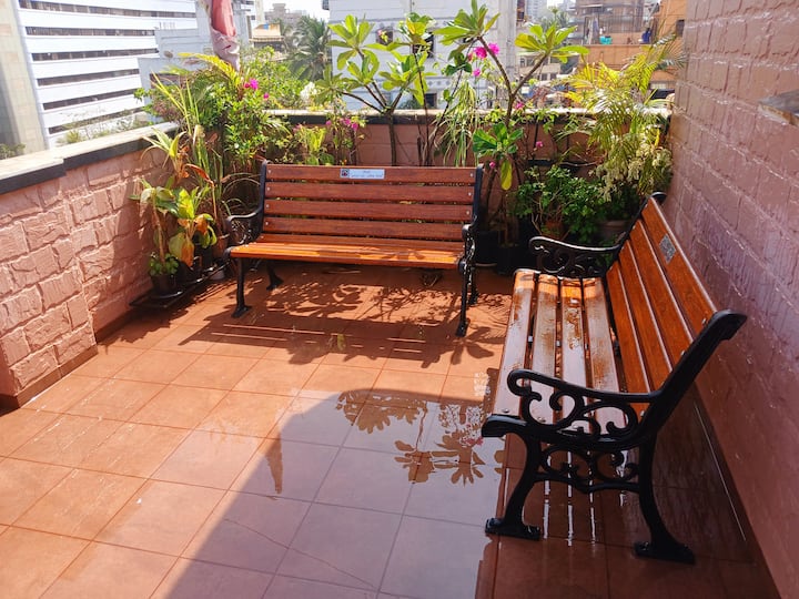 Maison Belle Vue: Rooftop-terrace European Studio - Mumbai