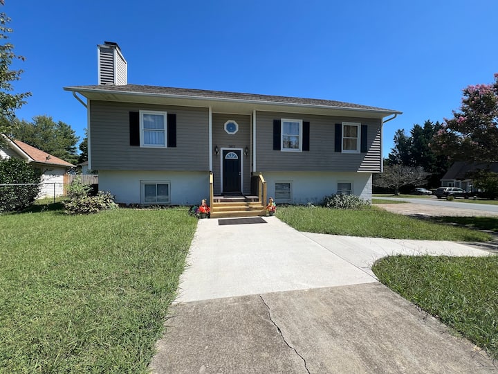 Palmira 'S Three Bedroom-house-king Bed-upstairs - Winston-Salem