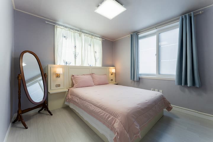 ⭐️신규오픈⭐️🎉깔끔하고 청결한 감성 숙소 (춘천역/명동거리/레고랜드초근접/넷플릭스/무료주차) - 춘천시