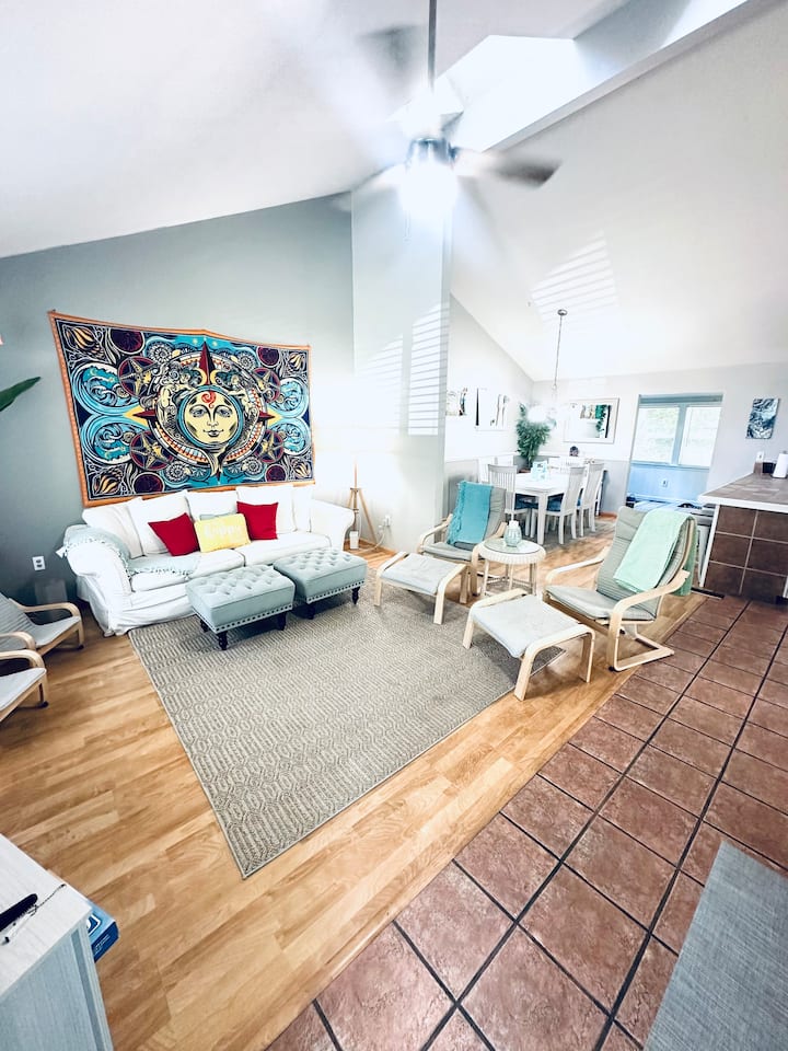 Bright 3 Bedroom Vacation Home Near Beach - Ocean Pines, MD