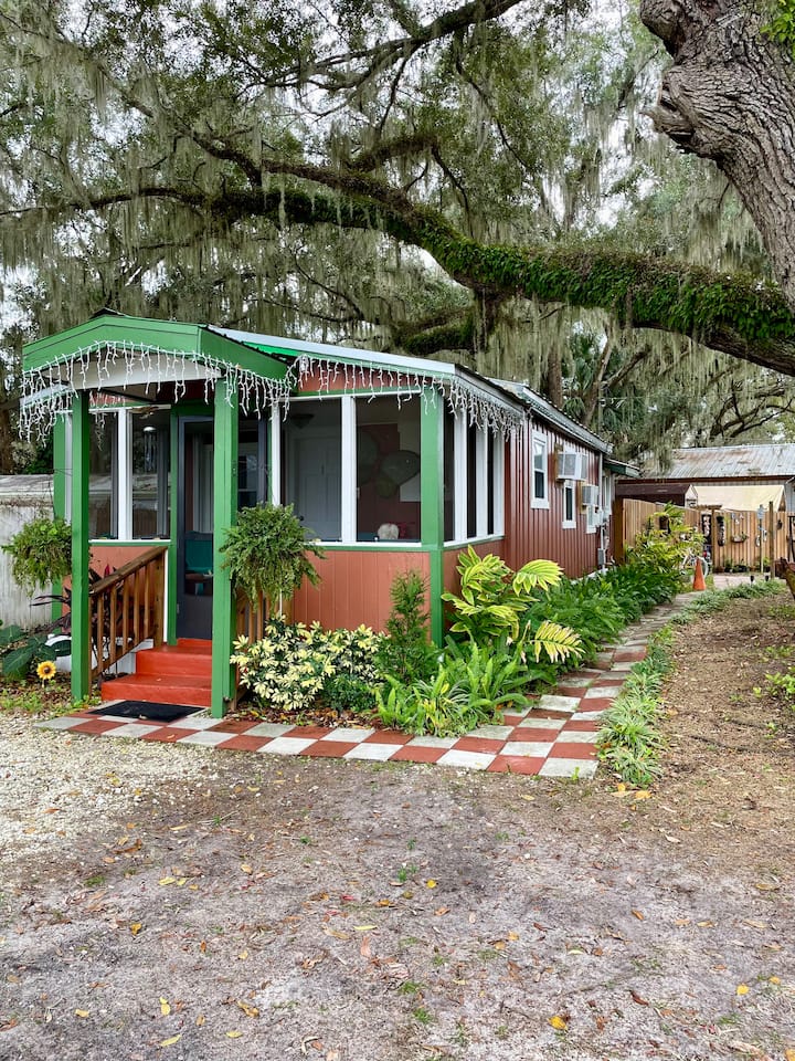 Warm & Cozy Cottage At Coco Ranch - Lake Weir, FL