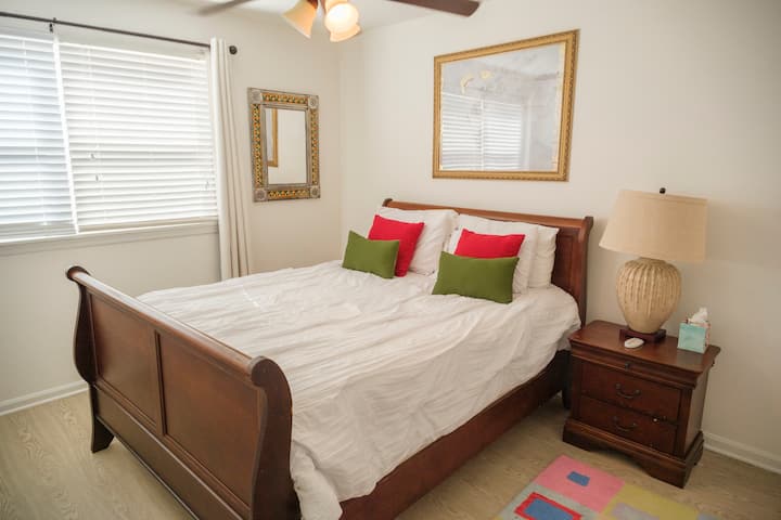 Lovely One Bedroom Creekside Apartment - Columbia, MO