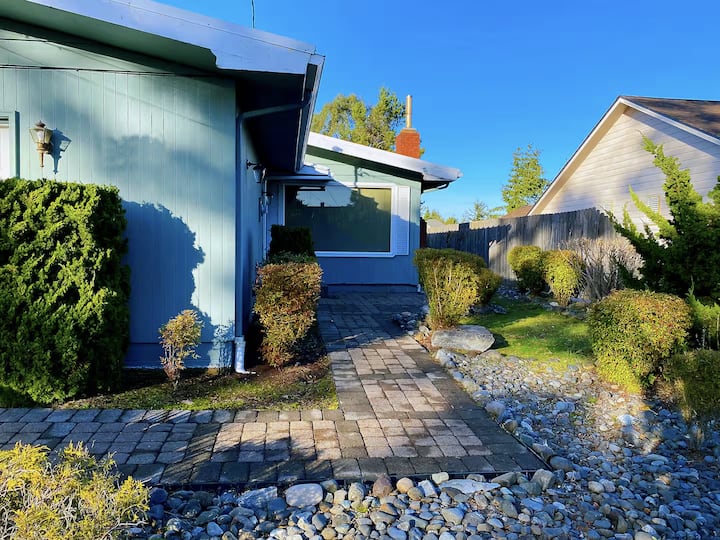 Coastal Getaway | 30% Off Monthly Stay - Coos Bay, OR