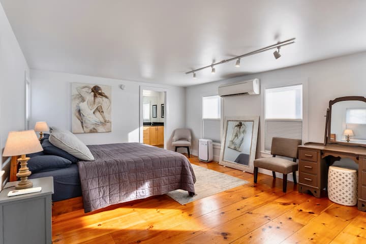 Quiet, Eco-modern Apartment With Parking And Decks - Portland, ME