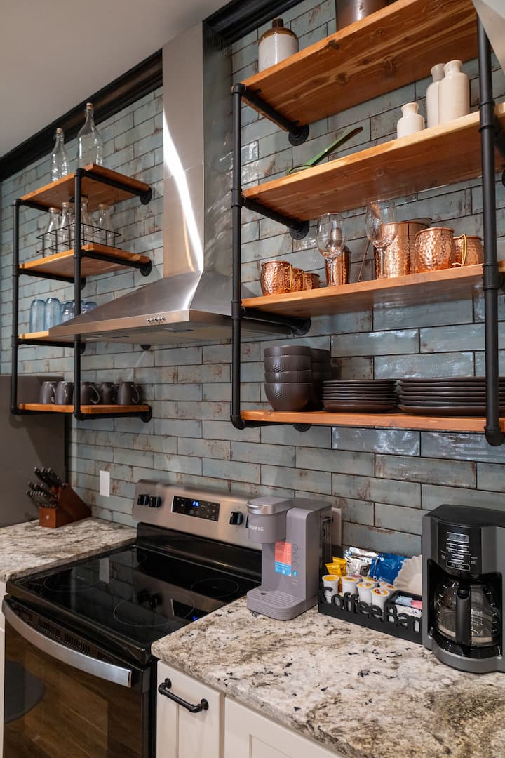 1886 Downtown Loft Apartment On Main Street - McMinnville, TN