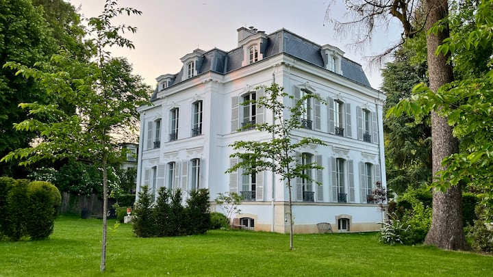 Unique T4 Dans Propriété Historique De Paris Ouest - Saint-Cloud