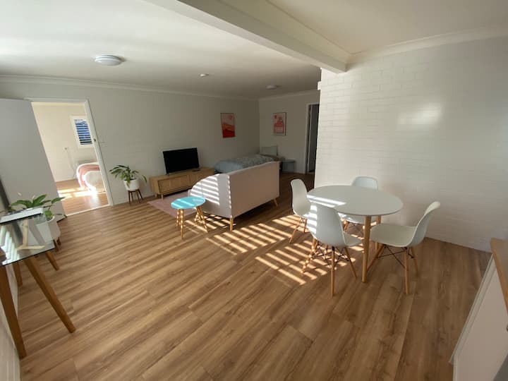 Spacious Sanctuary In The Heart Of Town. - Berry
