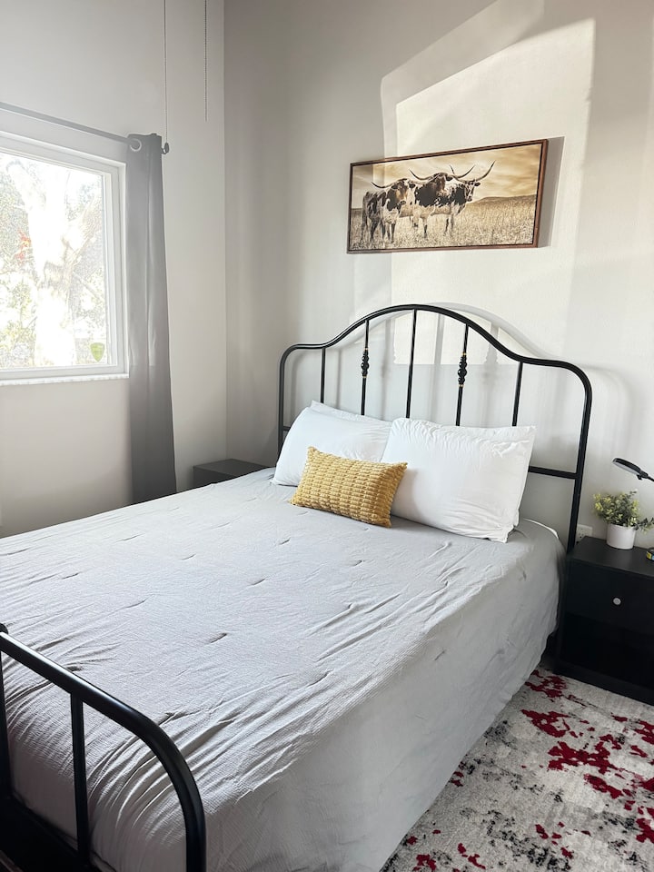 Cute & Clean 2 Bedroom, 1 Bath Apartment - Sarasota, FL