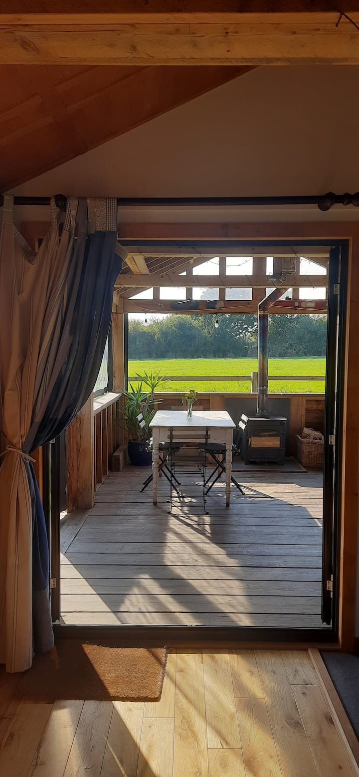 Delightful 1 Bedroom Cabin With Wood Burners - Lymington