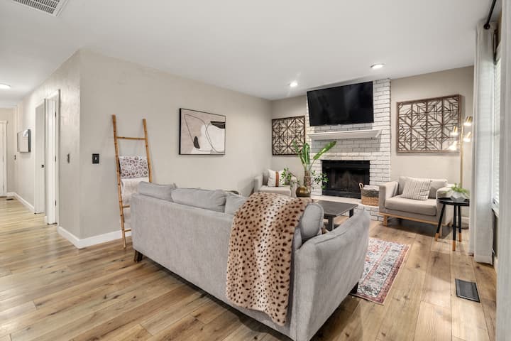 3 Kings* Modern Style*central Location - Tulsa, OK
