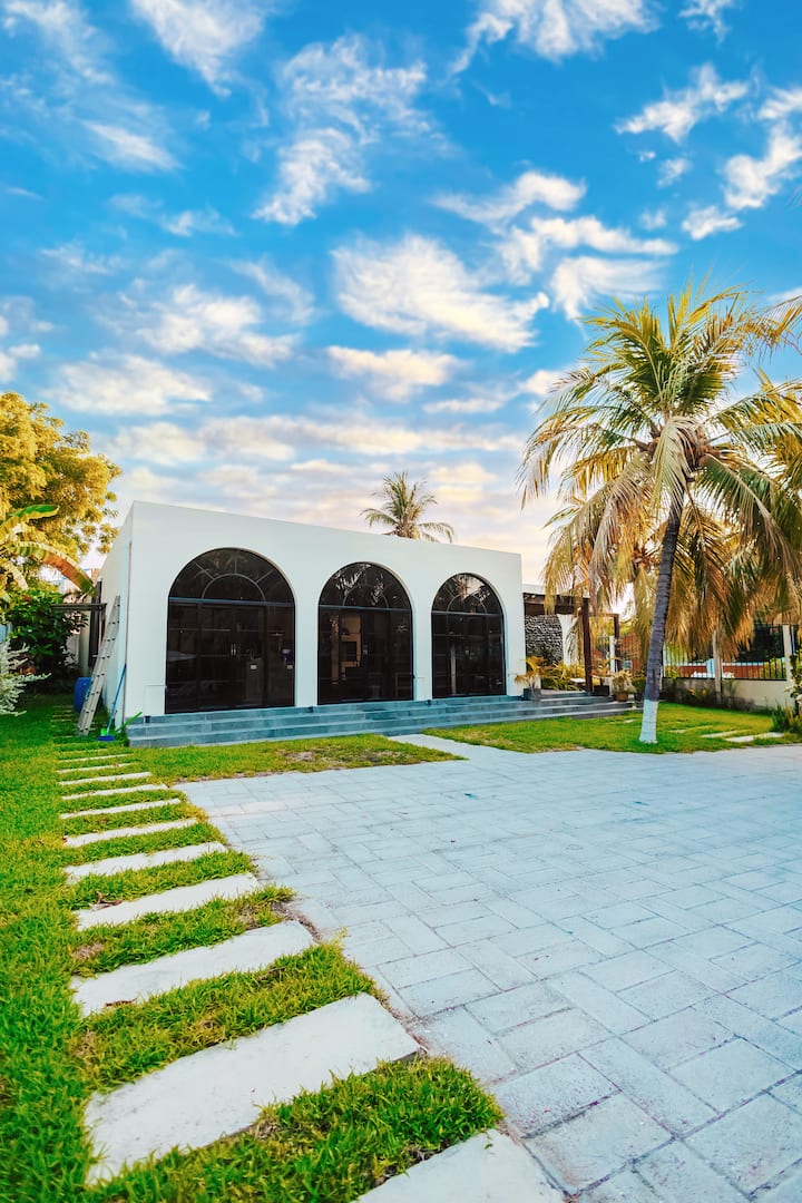 La Belle Beach Mansion 4 Bed/4 Bath - Los Cóbanos