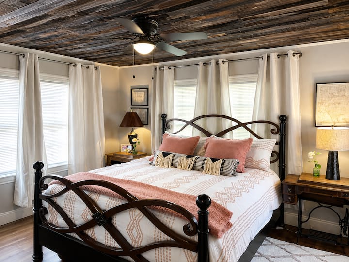 The Easter Egg! 3 Bed , 1 Bath Home - Abilene, TX