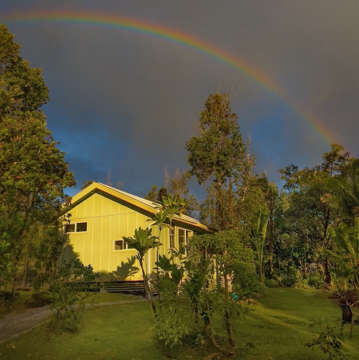 Hilo Hale Mana Charming Guest Cottage - Hilo, HI
