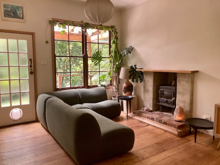 The Little Wooden Cabin In The Rainforest. - Gembrook