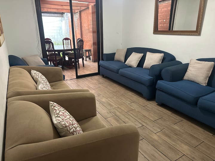 Townhouse Z14 La Villa Parking And Garden 10 Beds - Guatemala