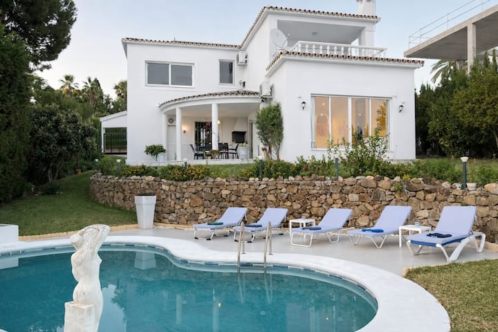 Private Luxury Family Villa - Close To Beach - Marbella