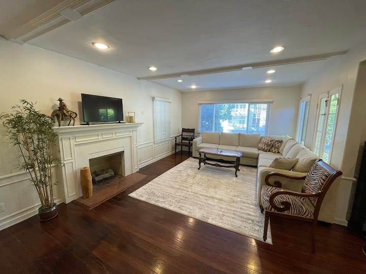 Cozy Beverly Hills Getaway, 10 M By Foot To Rodeo! - Ladera Heights, CA