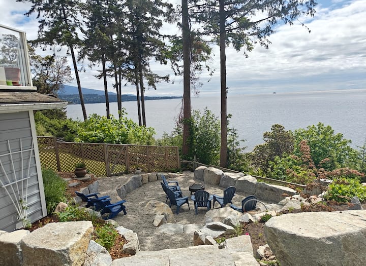 Waterfront Suite @ Teach An Ghra - Sechelt