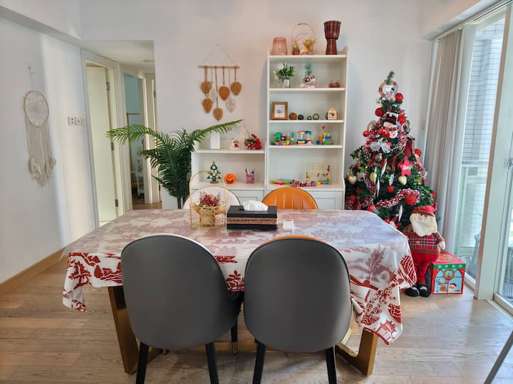 Cosy&fancy 3 Br (630sqft)with Balcony, Soho. - Central