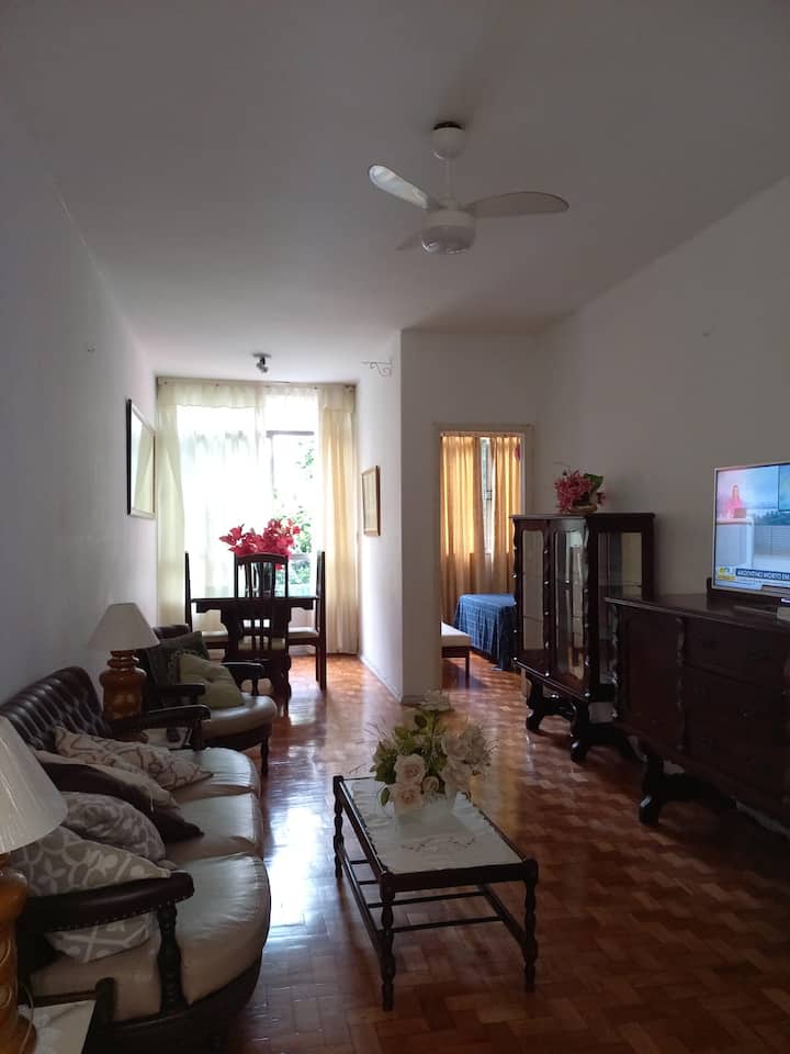 Apartamento Em Copacabana, A 5 Quadras Da Praia !! - Copacabana