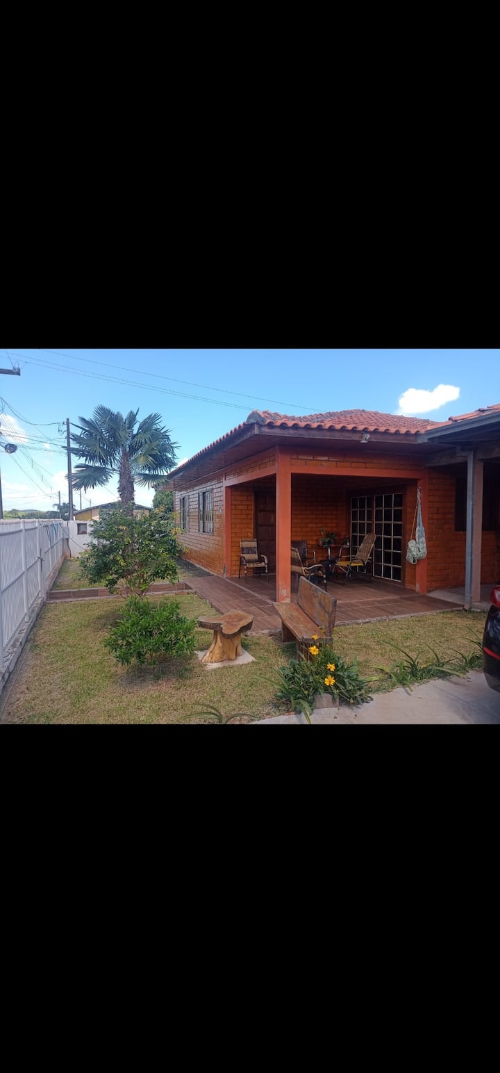 Casa Grande Acomoda Várias Pessoas. - Pato Branco