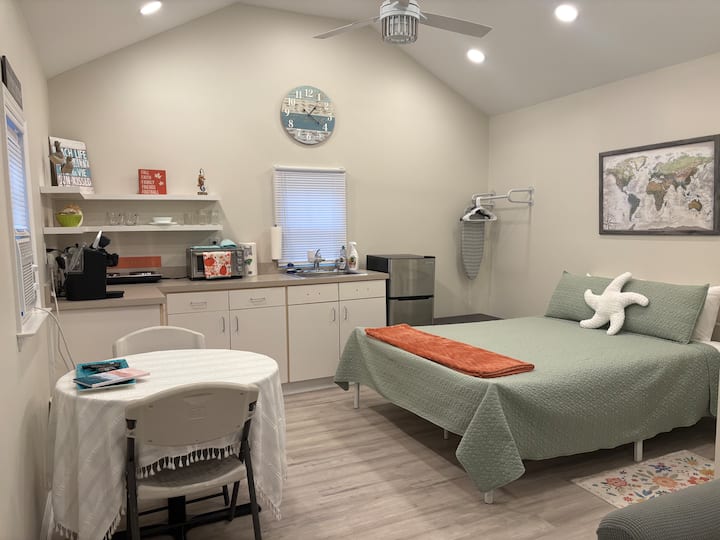 Private Beachy Tiny Home - Greenville, NC