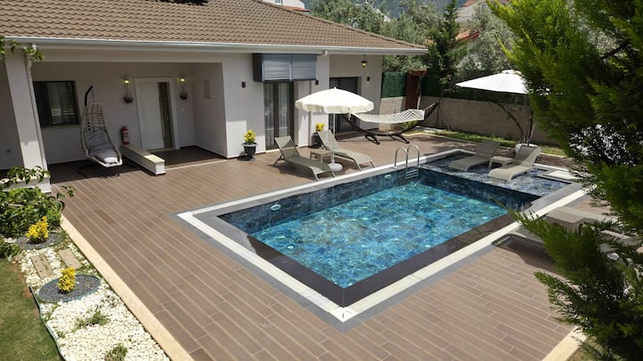 Size öZel Havuzlu Merkezi Konumda Villa - Hisarönü