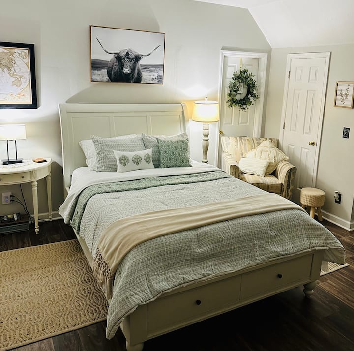 Sweet Home Alabama. 1 Bedroom Private Bathroom. - Alabama